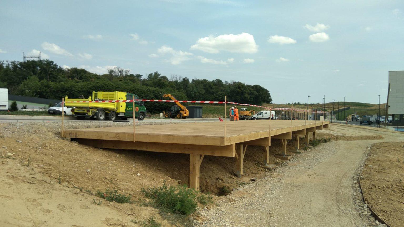 Platelage bois sur pilotis - Parc d’activités économiques de la Dombes ...