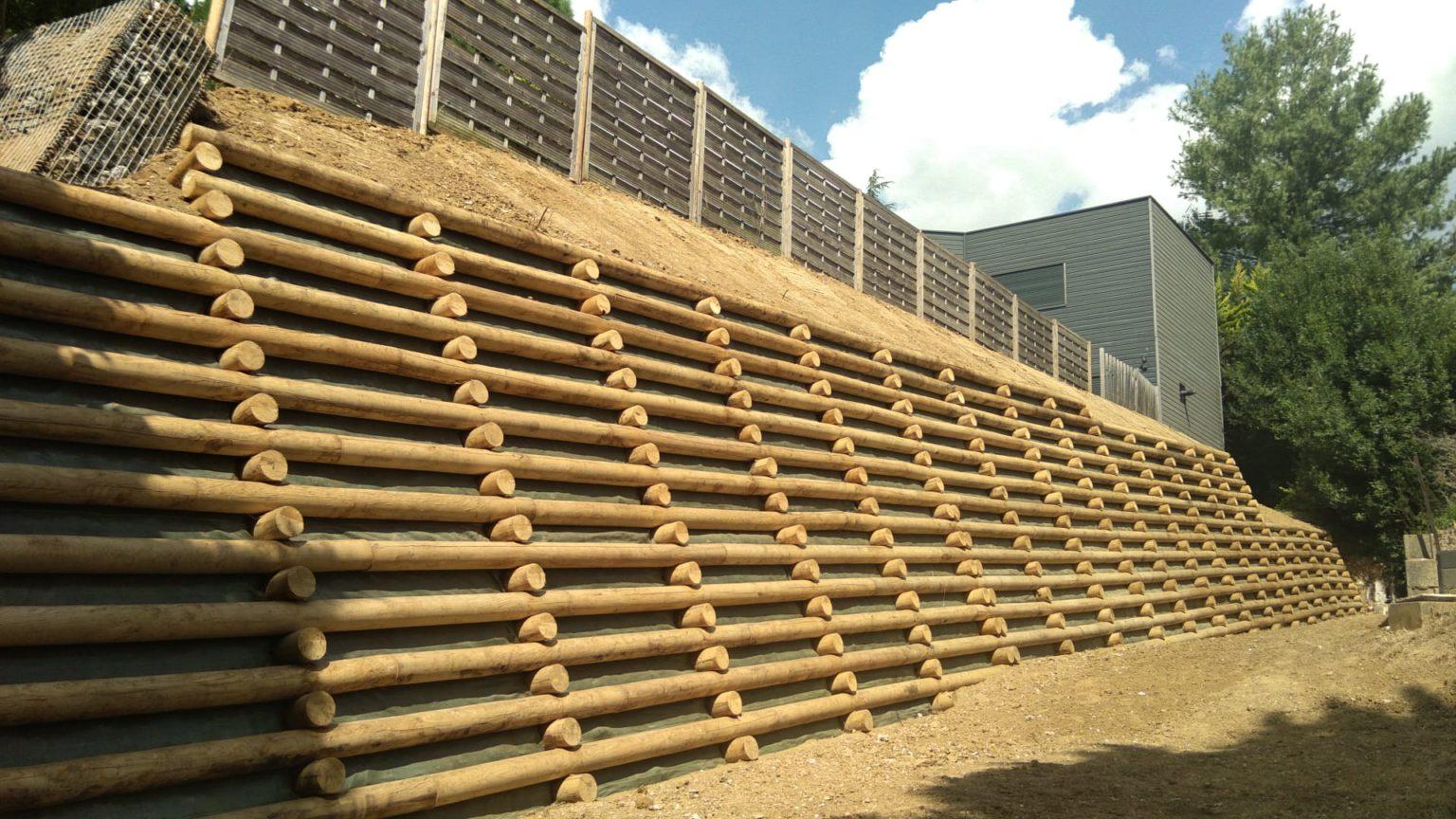 Mur bois en stabilisation de talus - Verrière Le Buisson (91) par ...